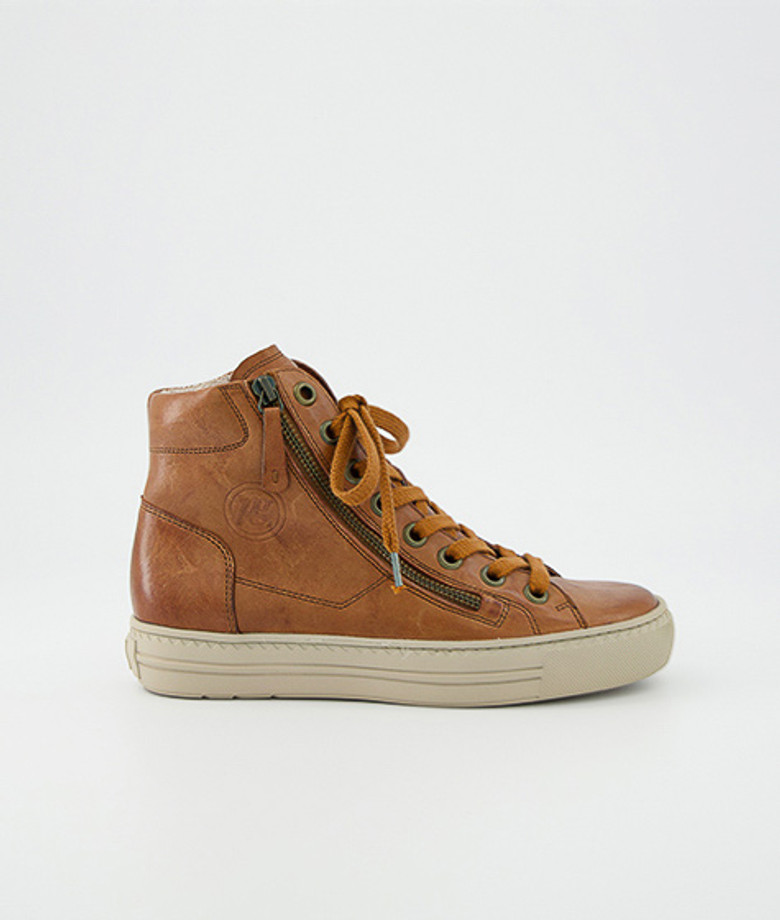 Discover the new Paul Green collection online
