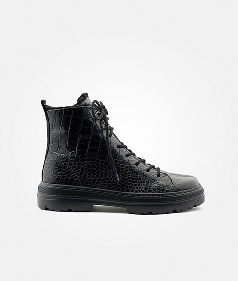 Discover the new Paul Green collection online